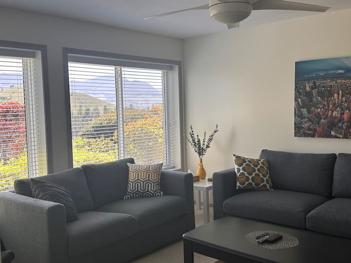 Licensed- Easy Access Location & No Cleaning Fee - Kelowna