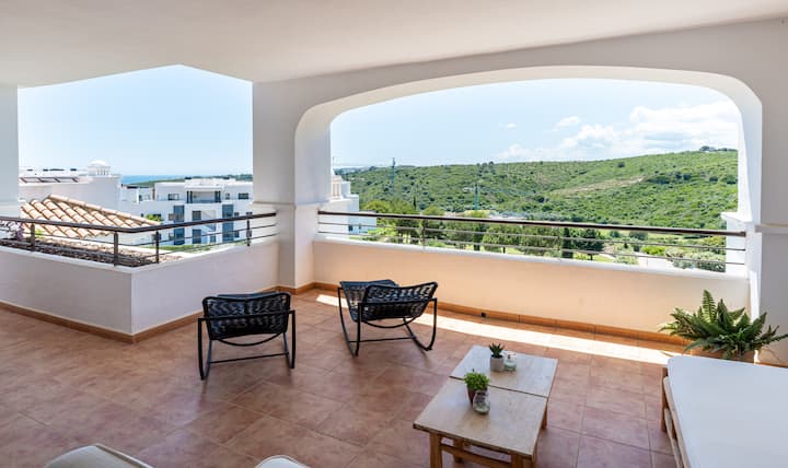 Luxurious 2 Bed Apt W/ Stunning Views - Casares