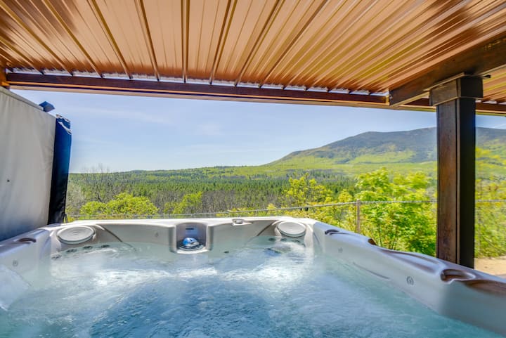 N. Conway "Hidden Gem" Views On 3 Levels & Hot Tub - North Conway, NH