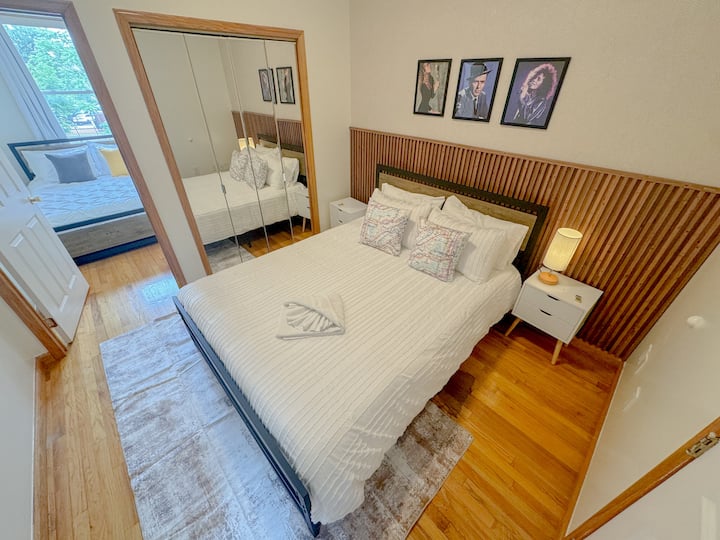 Thematic & Cozy 2br Apartment | Minutes From Nyc - New Jersey