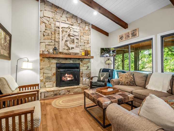Trout Stream Resort Home & Guest Cabin/pavilion - Lake Lure, NC