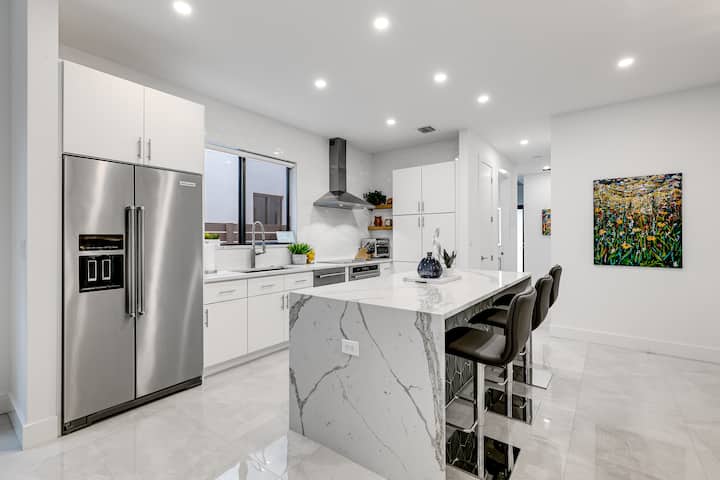 Luxurious Home With Pool In Victoria Park - Fort Lauderdale, FL