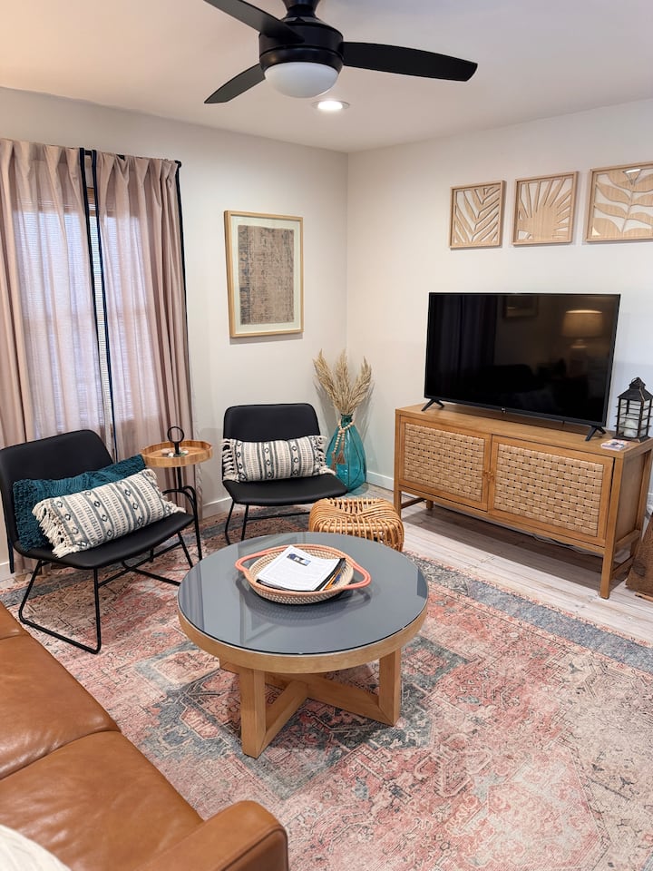 Gotl Cottage~walk To The Lake~ Wine | Dine| Shop - Geneva-on-the-Lake, OH