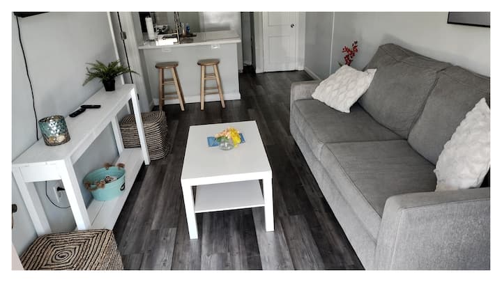 Cozy Beach Getaway • 1bd Steps From The Shore - Atlantic Beach, FL