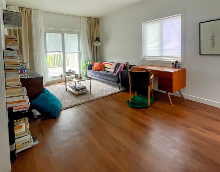 Private Tiny Bedroom - Edmonton
