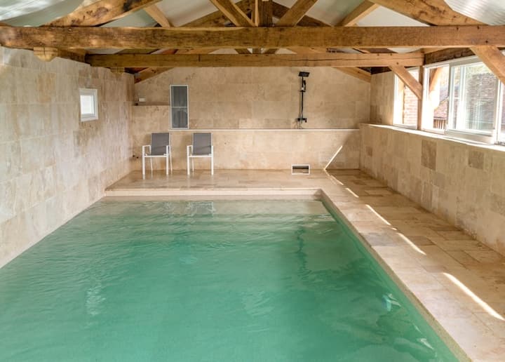 Domaine La Desirée: Fêtes, Piscine 28•c à L’année - Lisieux