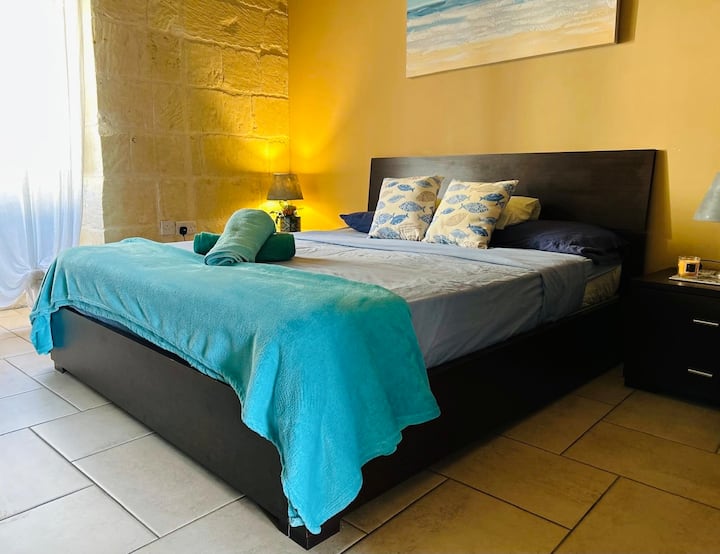By The Sea Room In 250 Y.o Tal-bambinu Farmhouse - Malta