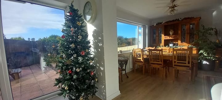 Countryside Family Retreat With Stunning Views - Isle of Wight