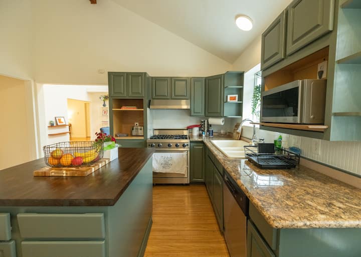 Spacious 5-br Home In Scenic Mill Valley Retreat - Larkspur