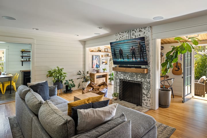 Private Garden Cottage In The City - Woodland Hills - Los Angeles