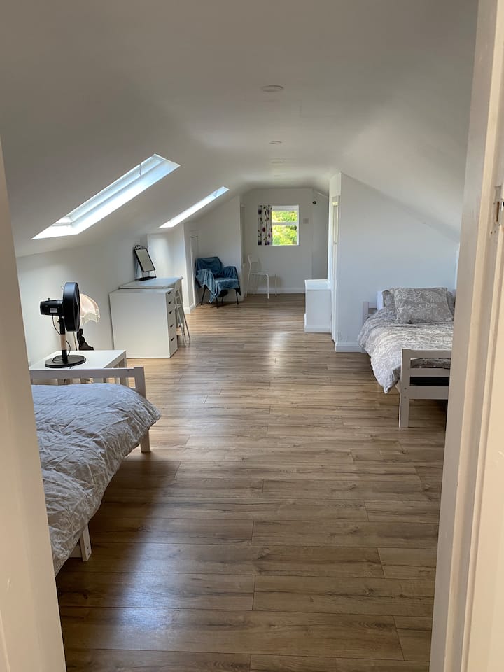 4 Bedroom House 7 Beds & Free Parking Near Walkway - Kells