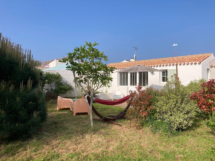 Petite Annexe Sur Jardin Fleuri - L'Île-d'Yeu
