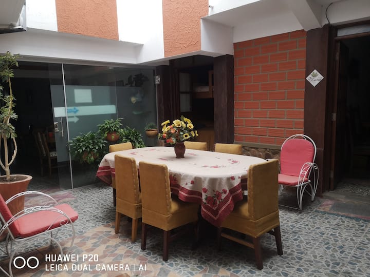 Depa 11 Per, Wifi, Cocina Equipada, Comedor, Patio - Sucre