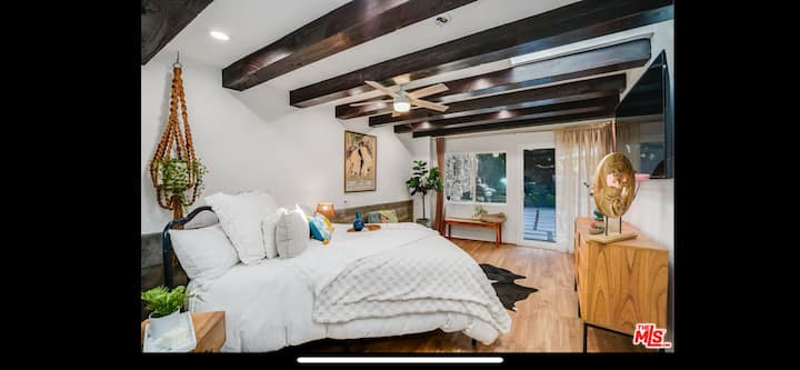 Bright Romantic Getaway Home In Topanga Canyon - Topanga, CA