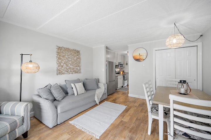 Ocean Block Ideal And Modern Condo With Balcony - Ocean City, MD