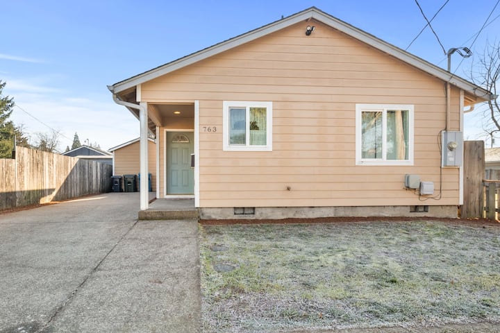 Cheerful 2 Bedroom Home In A Quiet Neighborhood - Salem, OR