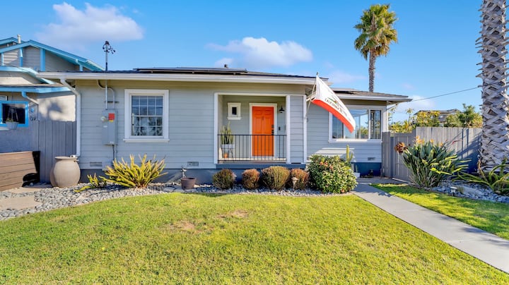 Surf & Sun Family Getaway-walkable W Private Yard - Oceanside, CA