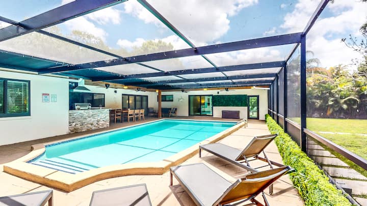 Fully Remodeled 4 Bed 4 Bath Retreat, Heated Pool - Sunrise, FL