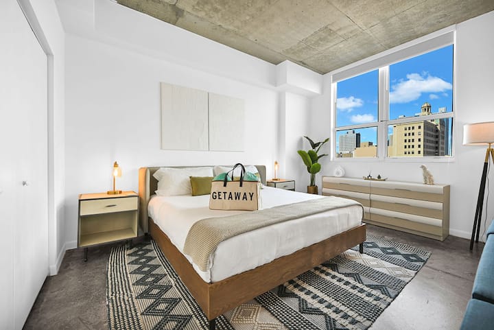 Downtown Studio W/ Workstation & Rooftop Pool! - Miami