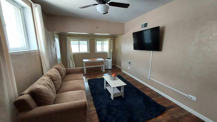 Cozy 2br Home | Ideal For Workers & Near Hwy - トリード, OH