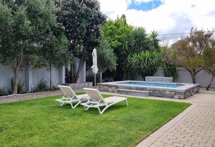 Beautiful 120m² Cottage With Private Pool & Braai - Hermanus