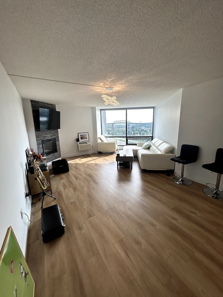 Luxury Penthouse-view On Downtown & J-c Bridge - Longueuil