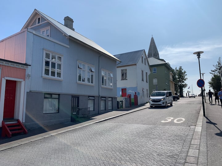 Superb & Charming Studio Suite - Prime Location - 레이캬비크