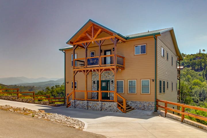 Luxury Cabin - Views, Theater, Game Room, Evc - Gatlinburg, TN