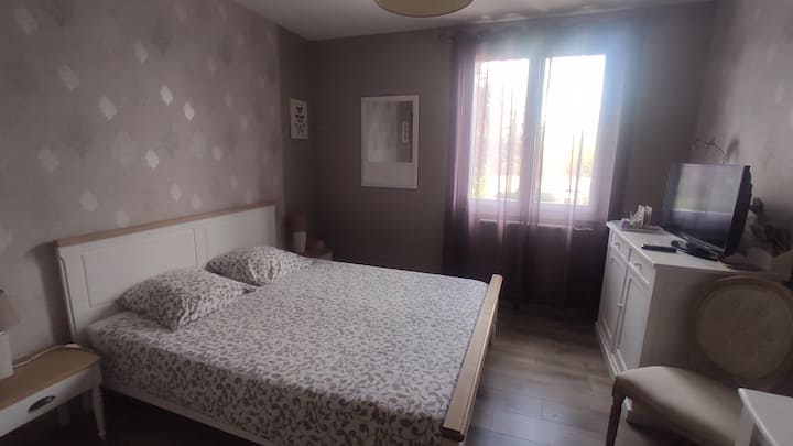 Chambre 1, Au Centre Ville, Parking - Châtillon-sur-Seine