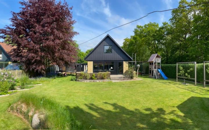 Familievenlig Villa Nær Strand - Hou