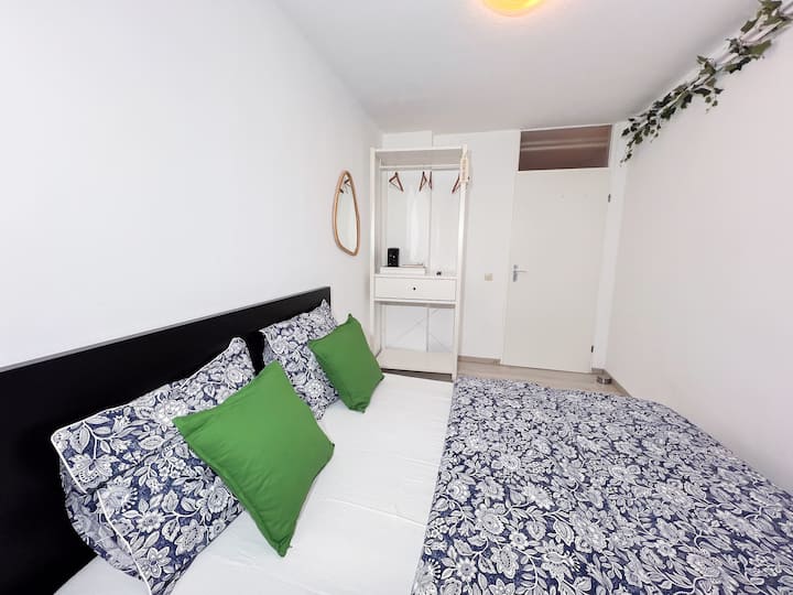 2 Private Bedrooms In Amsterdam -1 Min Walk Metro - Amsterdam