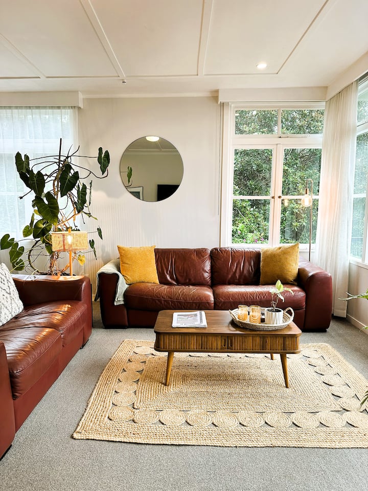 Funky Botanical Retreat | Views • Hikes • Eateries - Auckland