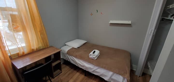 Small Private Room With Shared Bathroom - New Jersey