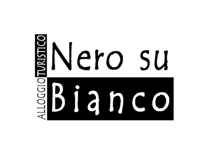 Nero Su Bianco - Rom