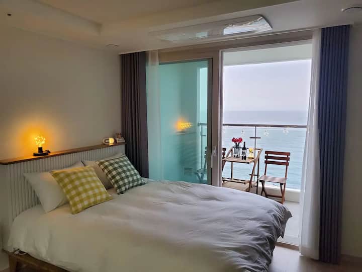 * 19층 [호텔+펜션] [연박할인] 전면바다 파노라마 오션뷰 등대해변 써밋베이 - Sokcho-si