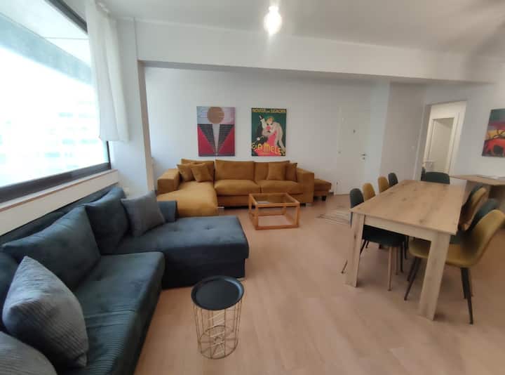 Downtown 4th Floor 6 Bedroom Apt - Thessaloniki