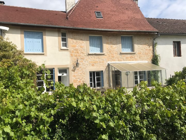 Maison De Village
Nombreux Sites Historiques - Le Roc