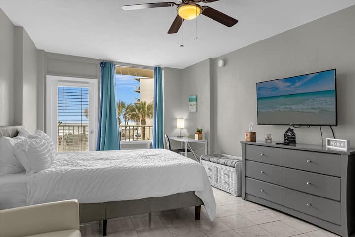 Sun Kissed Dreams ~ Pools Open ~ Ocean Front - Daytona Beach