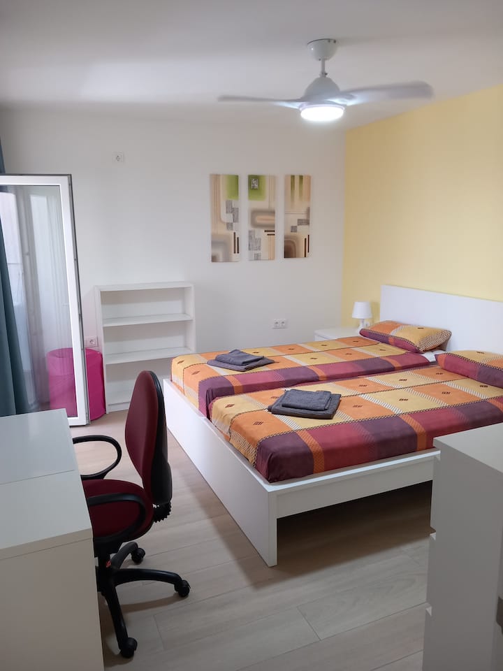 Piso Grande Y Luminoso Cerca De La Playa - Almería