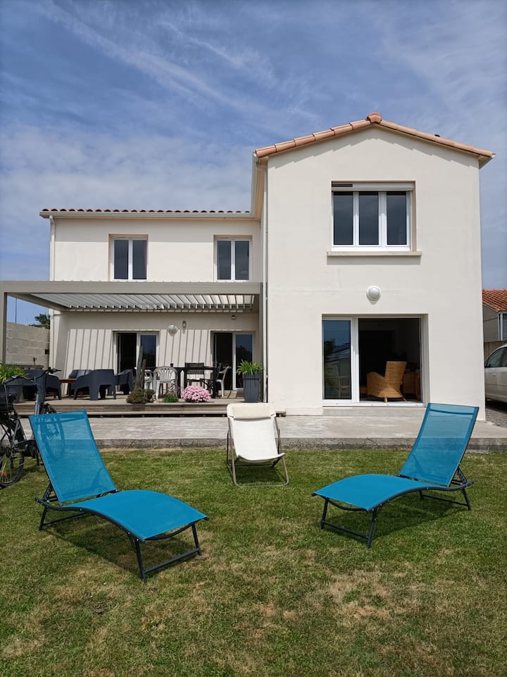 Maison Familiale - 10 Personnes - Brem-sur-Mer
