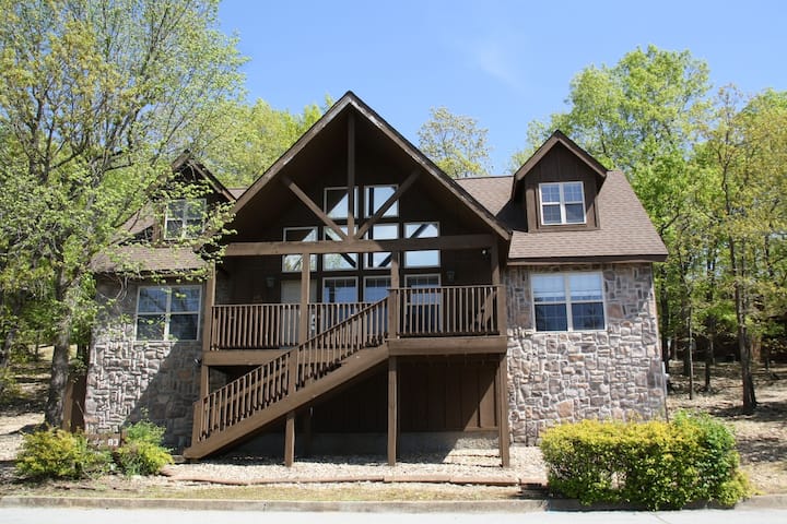 Cozy 4bd Chalet In Branson W/ Pool, Lake, Golf. - Branson, MO