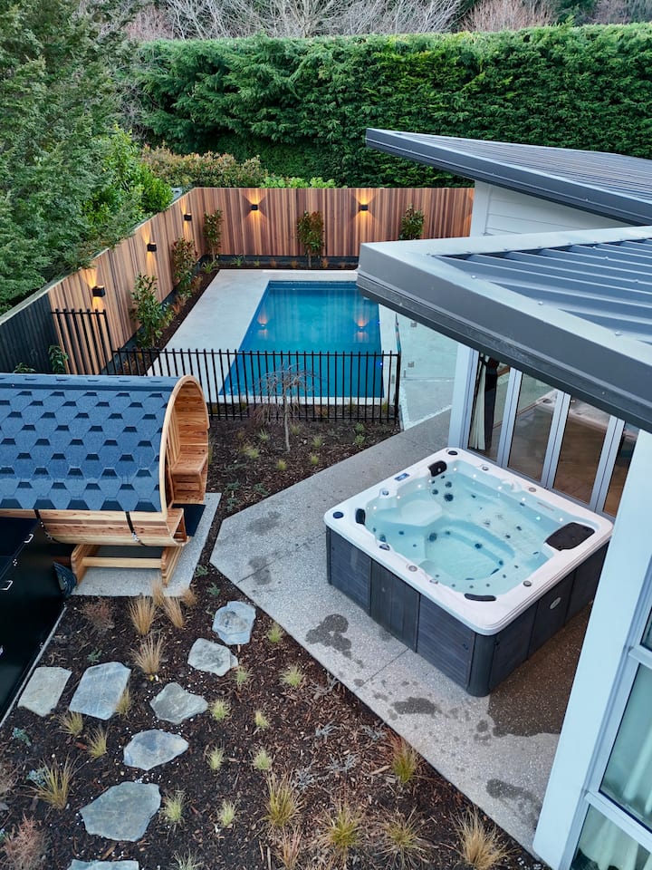 Luxury Queenstown Escape - Pool, Hot Tub & Sauna - Queenstown