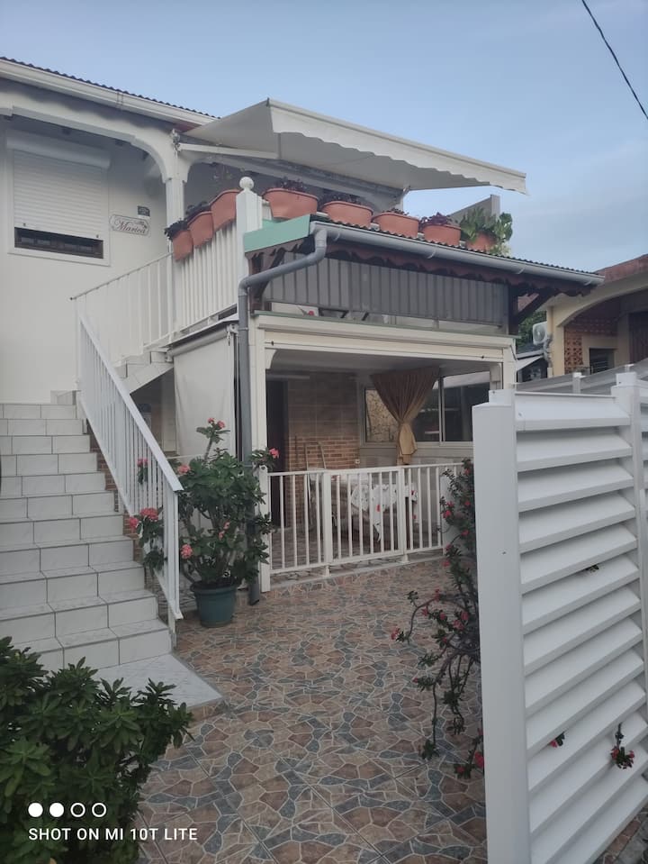 Caline  Flower Location - Guadeloupe