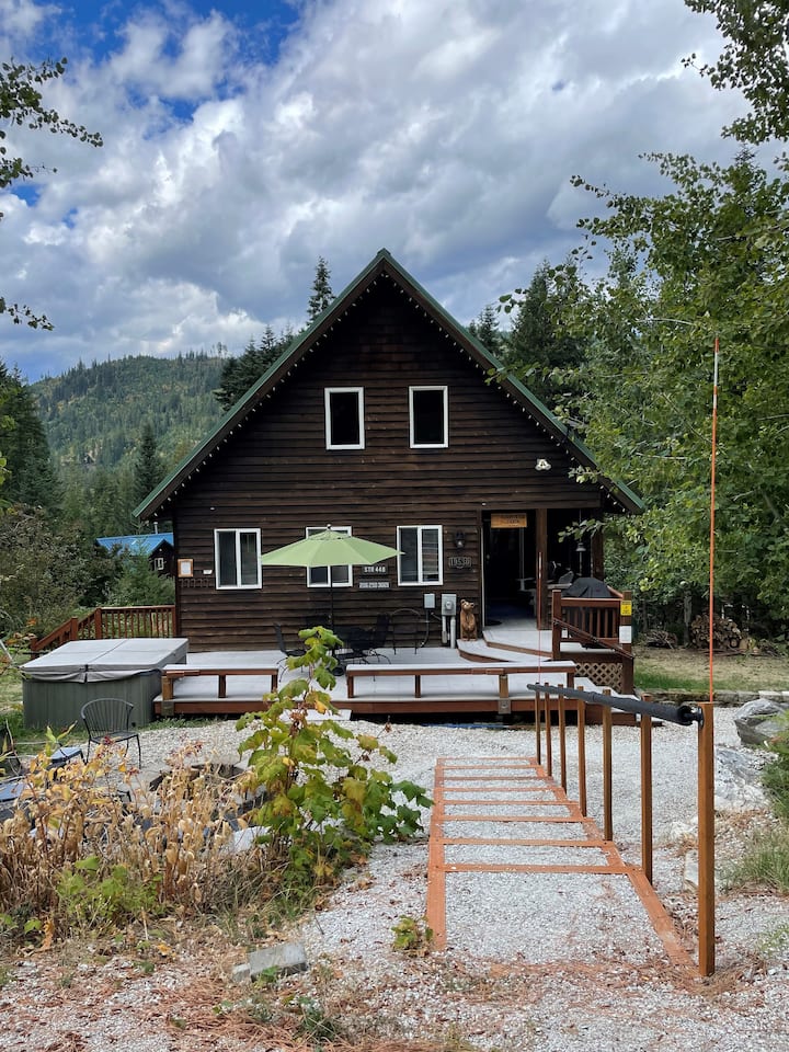Cozy Mountain Cabin With Hot Tub And Fire Pit - Lake Wenatchee, WA
