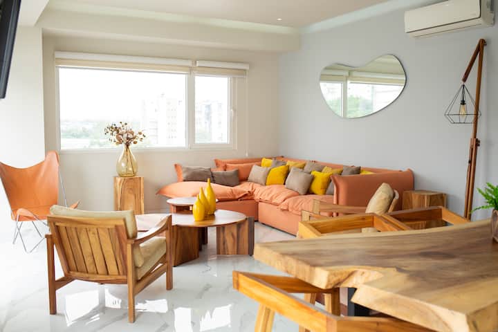 Central 3 Bedroom Apartment Country - Guadalajara, México
