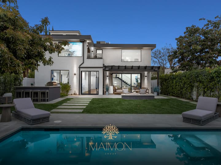 Elegant Beverly Grove Oasis With Top-tier Comfort - Los Angeles, CA