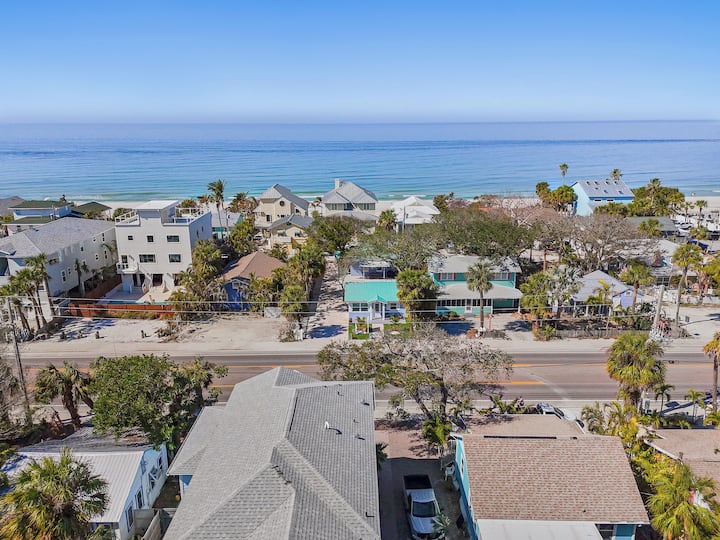 Sea La Vie Cottage By The Beach - Unit A - Madeira Beach, FL