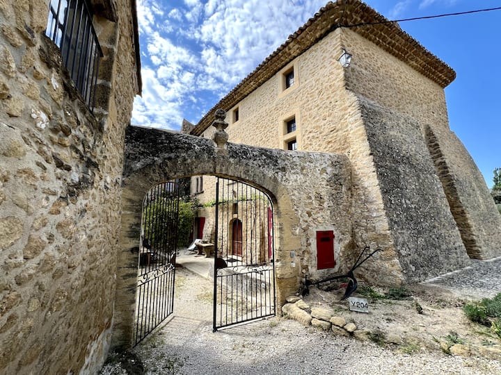 Authentique Bastide De Provence Retirée En Luberon - Lauris