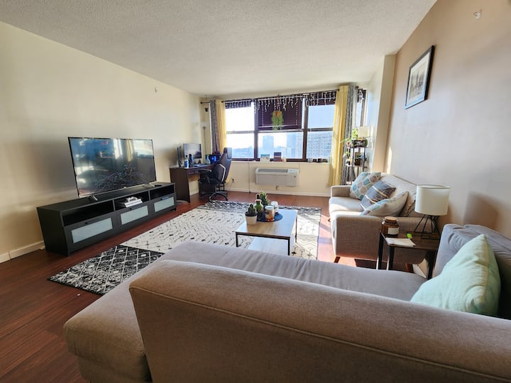 Sunny 1 Bed 1.5 Bath W/ Indoor Pool 20 Mins To Nyc - West New York, NJ