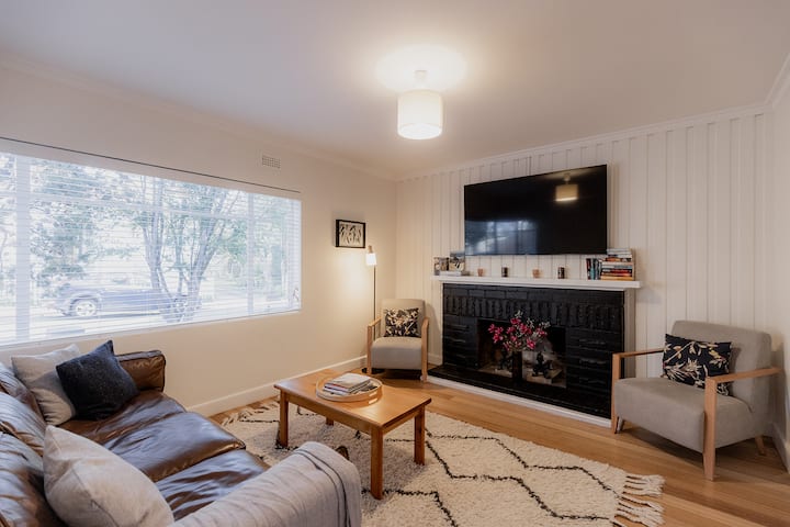 Relaxing, Modern Home In Central Sandy Bay - University of Tasmania